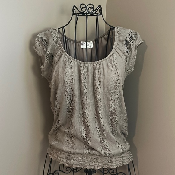 Lavish | Tops | Lavish Top Size M | Poshmark